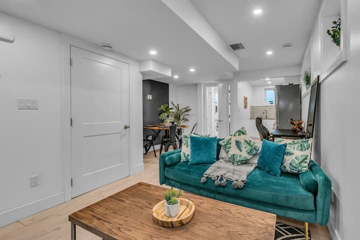 Downtown 2 Bdrm W/yard | Pets | King Bed - Edmonton