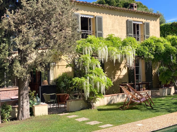Maison De Charme Avec Piscine Au Cap D'antibes - Antibes