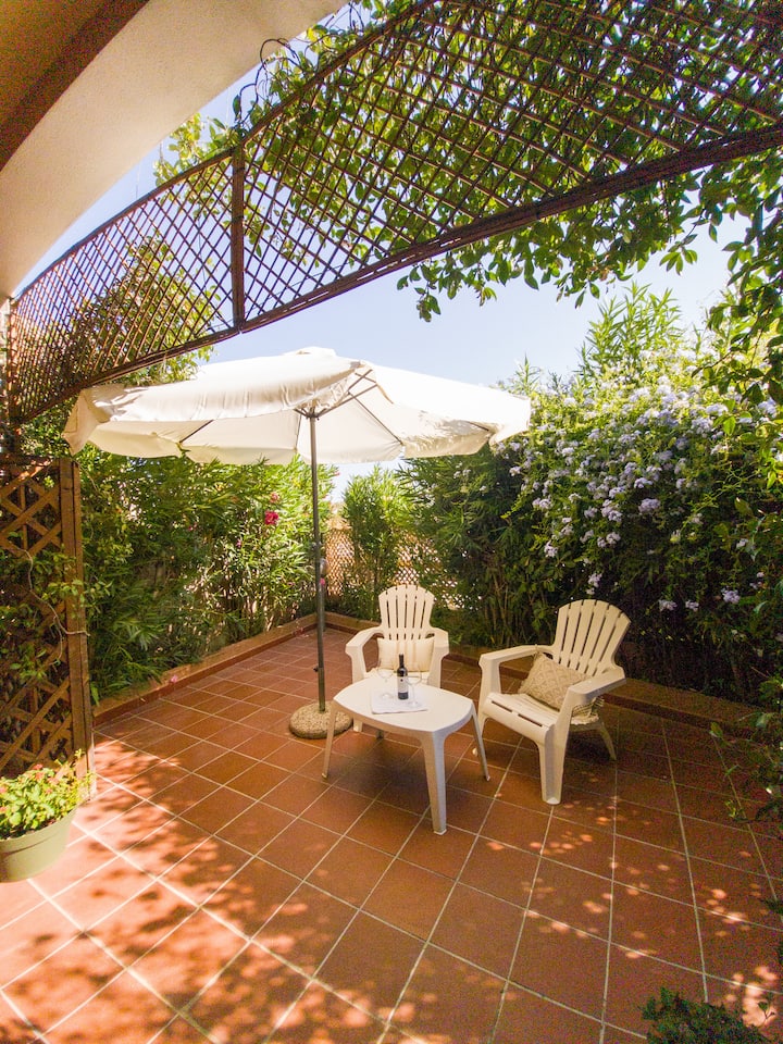 Cozy Flat Near Airport & Beaches, Private Parking - Olbia