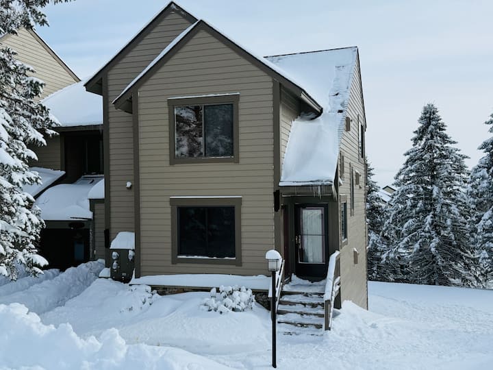 Seven Springs *Ski-in/ski-out Condo 1 Bed, 1 Bath - Laurel Hill State Park, PA