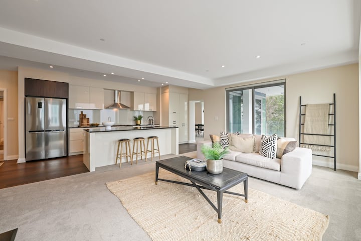 Merivale Executive Living Space Whole Of Level One - Christchurch