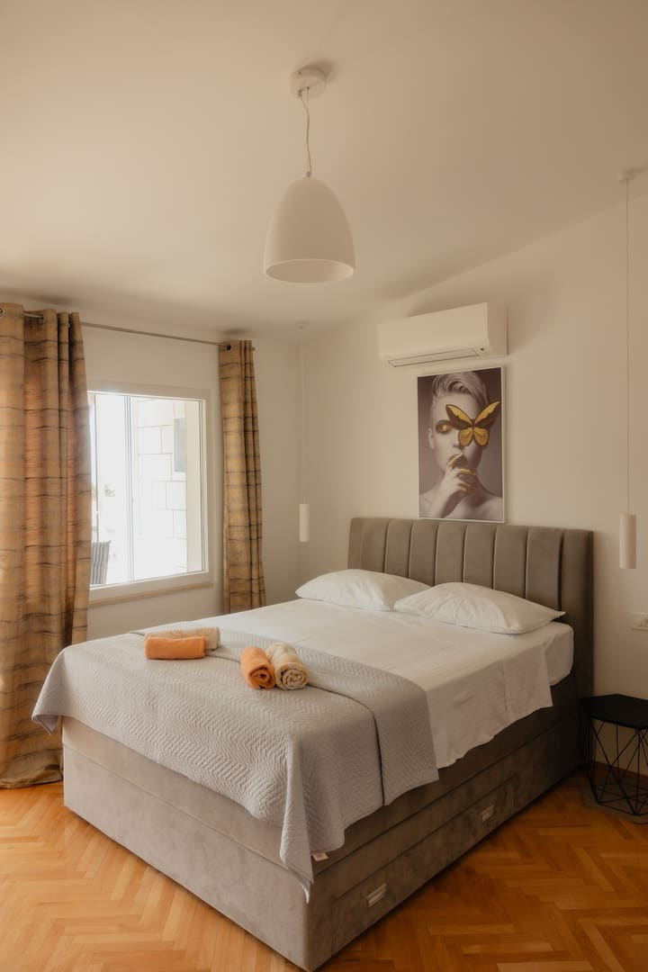 Sea View 2-bedroom With Kitchenette + Free Parking - Makarska