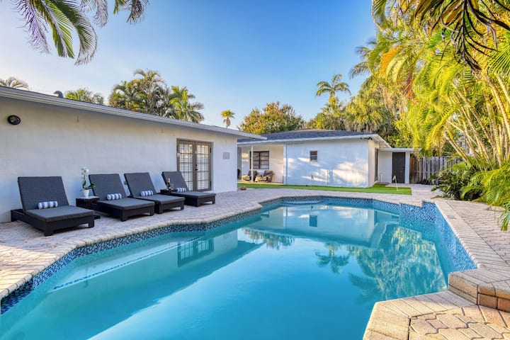 Huge Villa With 9 Bedrooms, Pool, And Location! - Fort Lauderdale