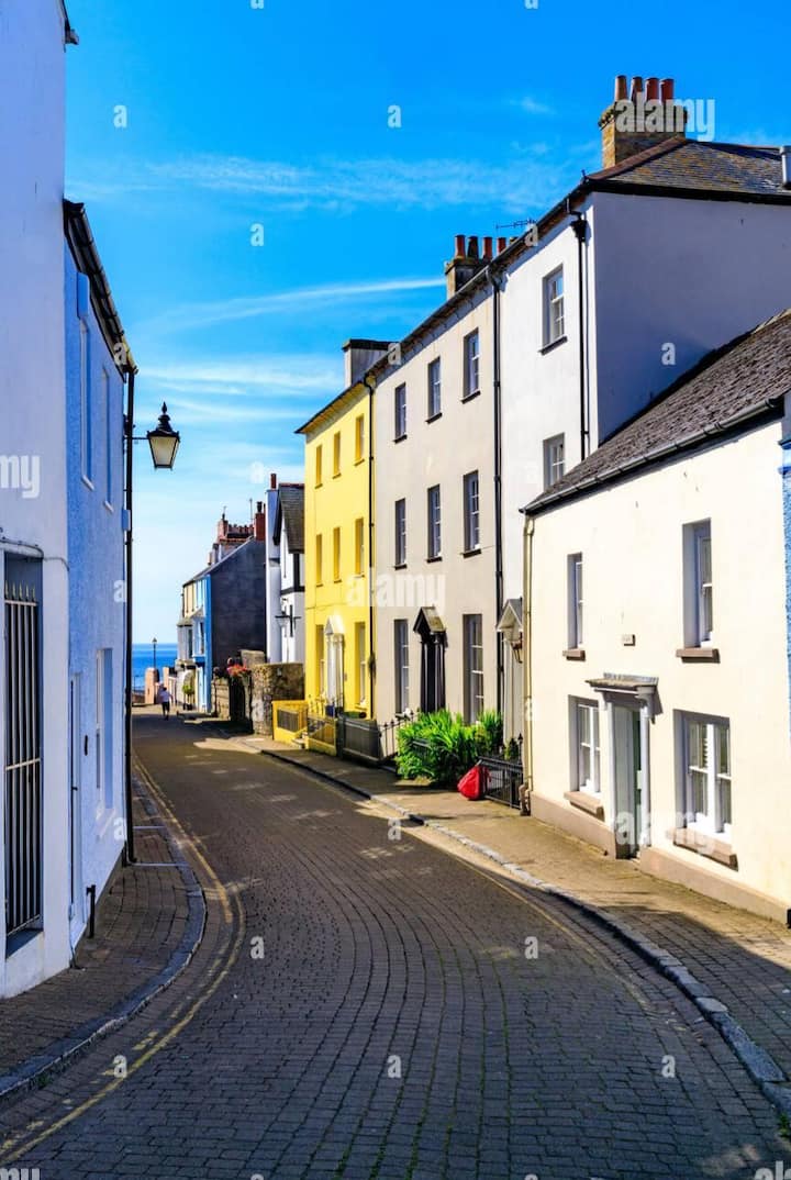 Tenby House,sleeps 5. Beautiful;fabulous Location. - Tenby