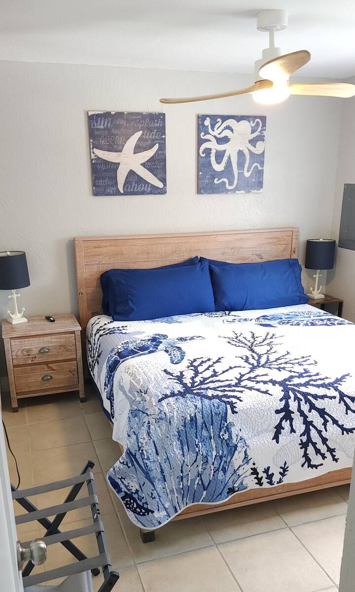So Coastal! Pet Friendly And Free Early Check In! - Fort Myers Beach, FL