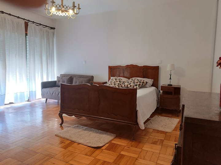 Rosa - Cama De Casal + Sofá (Quarto Com Varanda) - Nine, Portugal