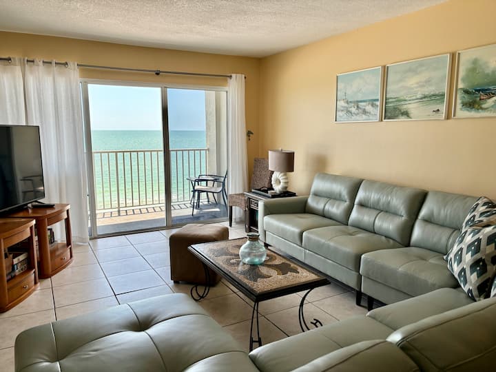 Relaxing Beachfront Condo•sunset Views•top Floor - Redington Shores, FL