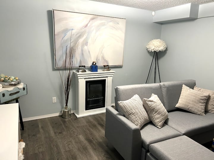 Ginger Suite
1 Bdrm Bsmt Suite. Laundry+kitchen - Edmonton, Canada