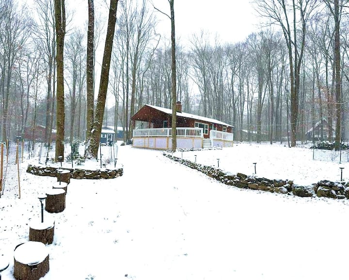 Poconos Cottage*firepit*skiing*sowboarding*tubing - Arrowhead Lake, PA