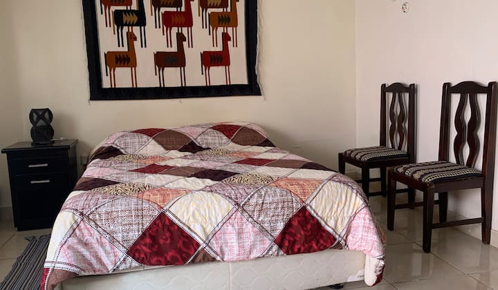 Otavalo: Suite Céntrica En Casa Familiar - Otavalo