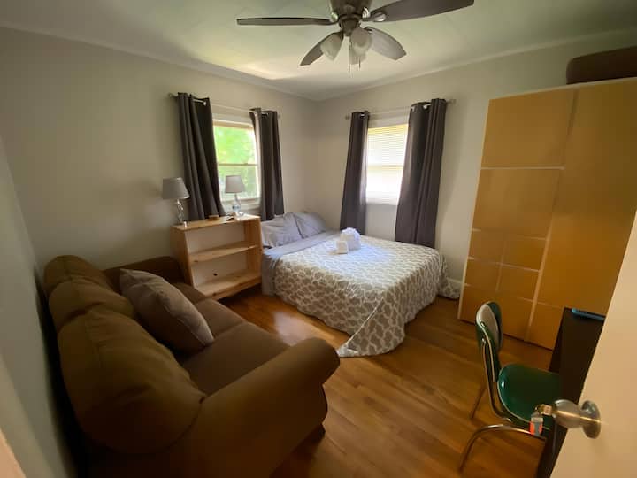 Budget Bedroom Near Tcnj Airport Roku Tv Laund+kit - Trenton, NJ