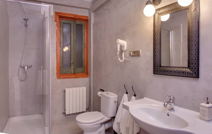 Habitación Triple Baño Compartido Exterior - Madrid
