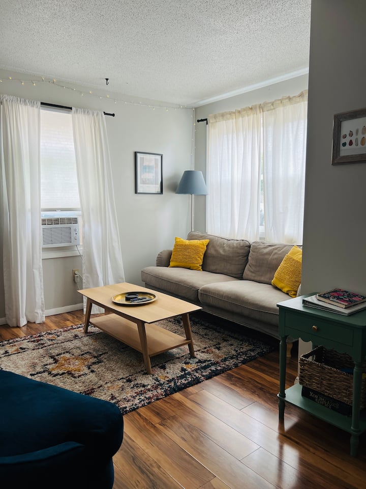 Cozy One Bedroom Apartment With Free Parking - 벌링턴