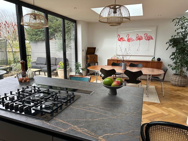 Charming Family Home Near Richmond Park - ブレントフォード