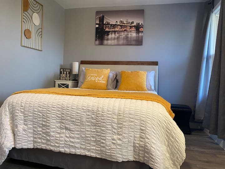 Modern 5 Bedroom Getaway House - Sheboygan, WI