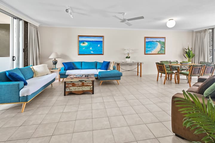 Spacious, Beachfront Living Amongst The Palm Trees - Palm Cove