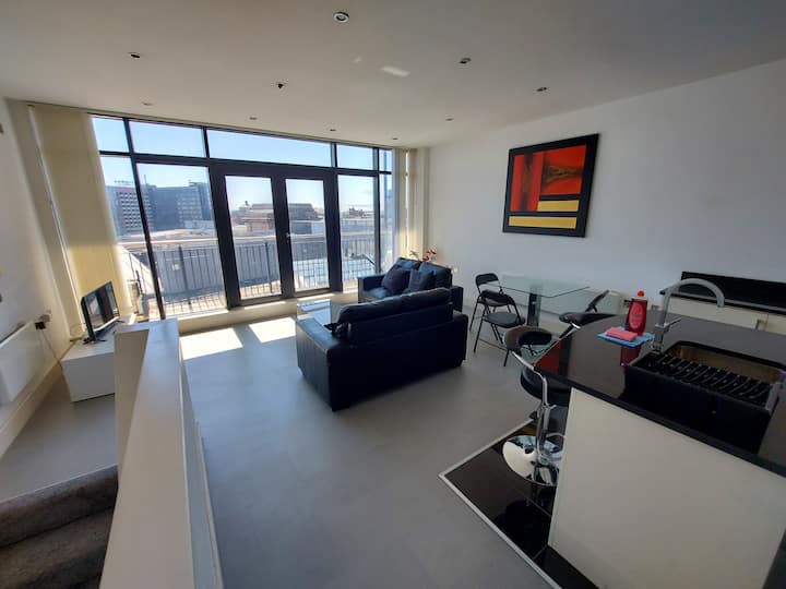 Stay Opposite Crowne Plaza, Notts City Centre - Nottingham