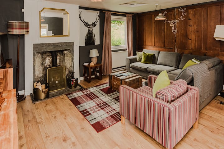 Cottage With Spectacular Views - Broadford, UK
