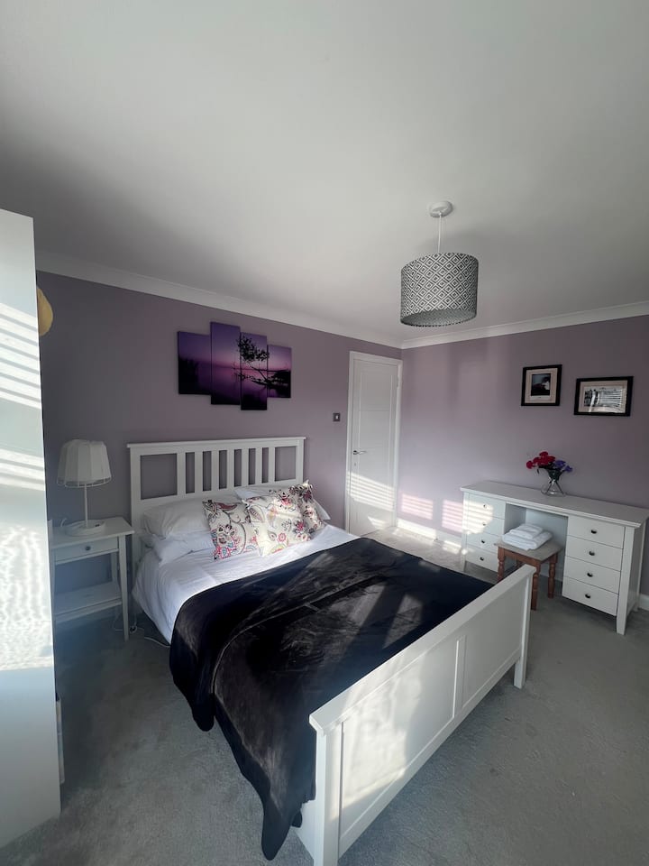 Lovely Double Room - Single Room Also Available - Basildon