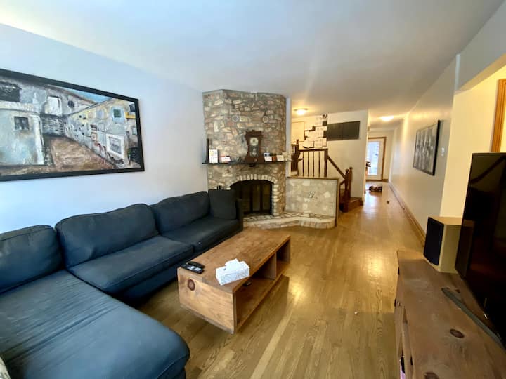Cozy And Quaint With Country Charm - Montreal