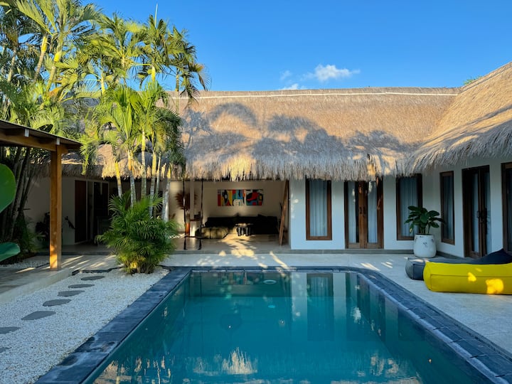 Adorable Villa King Bed W/free Parking & Big Pool - Seminyak