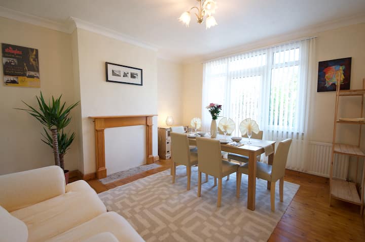 Super Deal! Whole 3-bedroom House London - Enfield, UK
