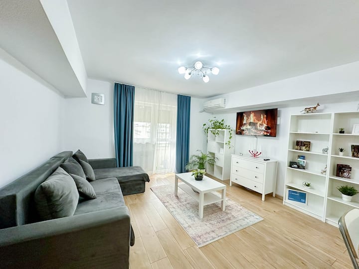 Old Town - Central 2 Rooms With Balcony & Netflix - Bucharest