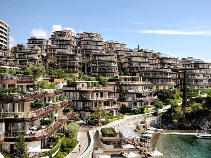 Two-bedroom Luxury Apartment  2 Mins To The Sea - Budva