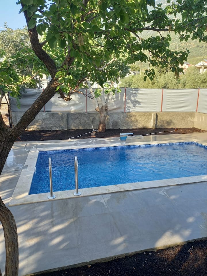 öLüdeniz,ovacık'da Bahçeli Ve Havuzlu Müstakil Ev - Ölüdeniz
