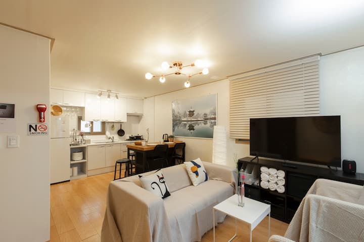 Stn 15: 서울역5분 [짐보관  주차 커피 라면/무료] - Seoul