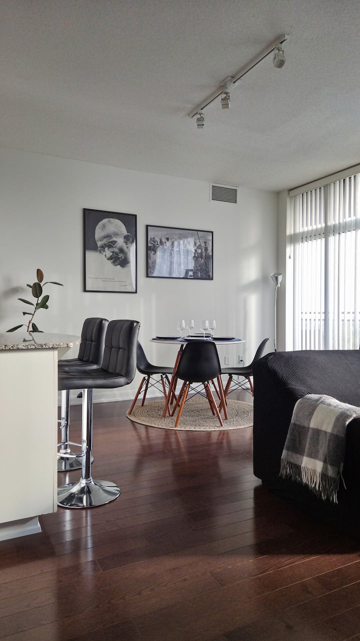 Spacious Modern Condo At Sheppard And Yonge - Toronto