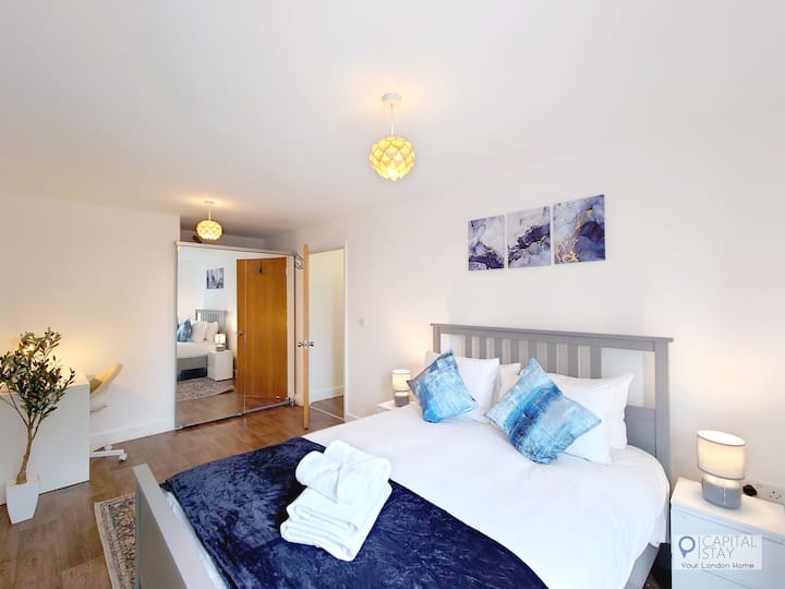 Two Bed Serviced Apartment By London Docklands - London, UK