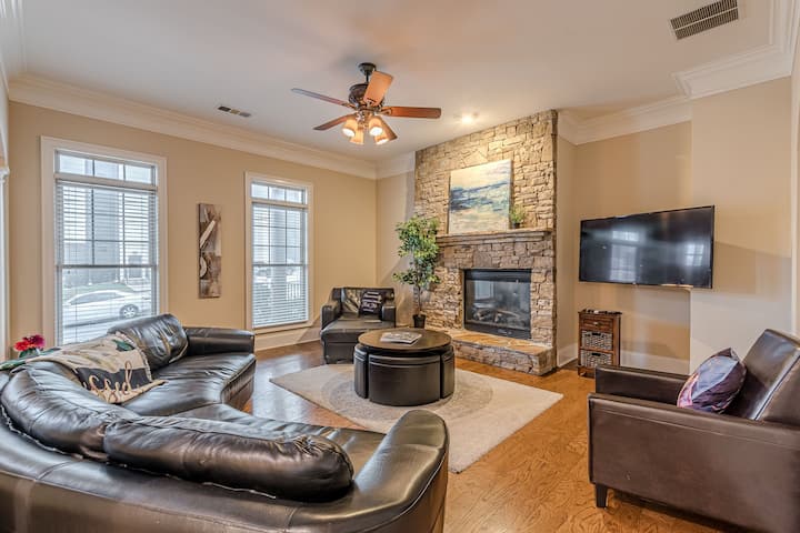 Luxurious Atlanta Midtown 4b/5b All Ste W/ Garage! - Atlanta