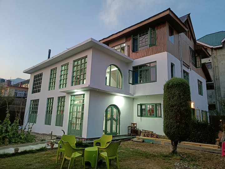Musadiq Manzil Homestay Bedroom In Srinagar - Srinagar