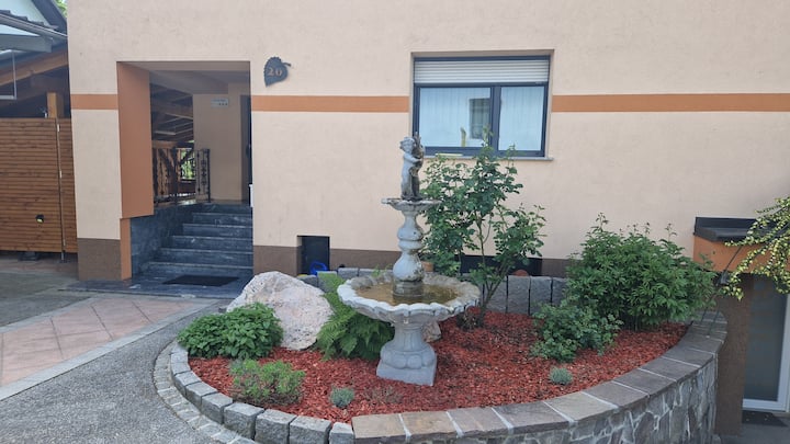 Prijeten Apartma V Hiši, V Ceno Vključen Zajtrk - Slovenia