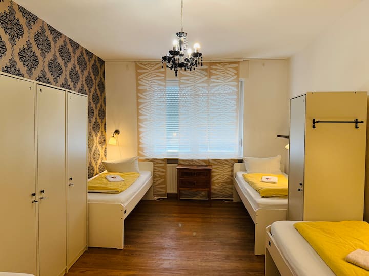 Bett Im Männerschlafsaal Mit 4 Betten - Karlsruhe