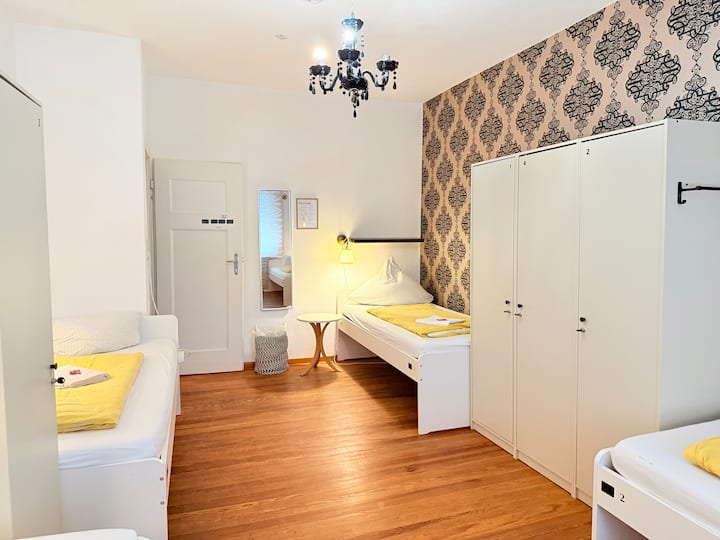 Bett Im Männerschlafsaal Mit 4 Betten - Karlsruhe