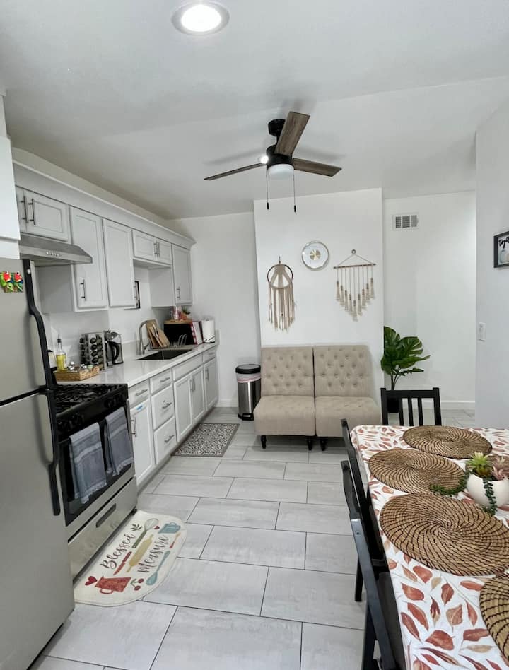 Cozy 2b1b Guest Suite Long Term Near Disney- Knott - Orange County, CA