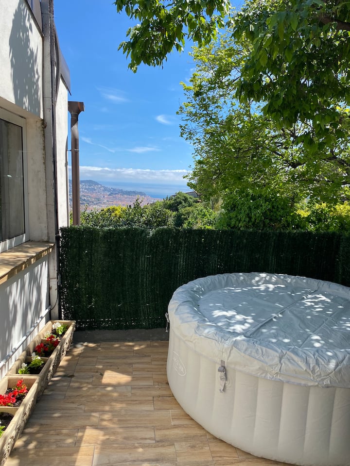 Hauteurs De Nice, Avec Vue Et Jacuzzi Début Avril - Nice