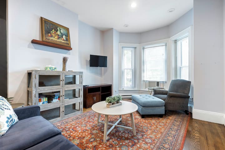 Spacious 2br Near Harvard & Mit | Free Parking - Cambridge, MA