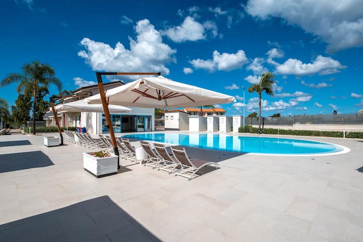 Elegante Alloggio In Residence, Con Piscina - Acquedolci