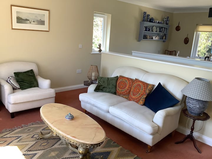 Sunny 1 Bed Self Contained Upside-down Annex, Ryde - Isle of Wight