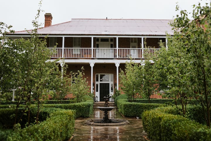 Book A Boutique Guest House Experience - Braidwood