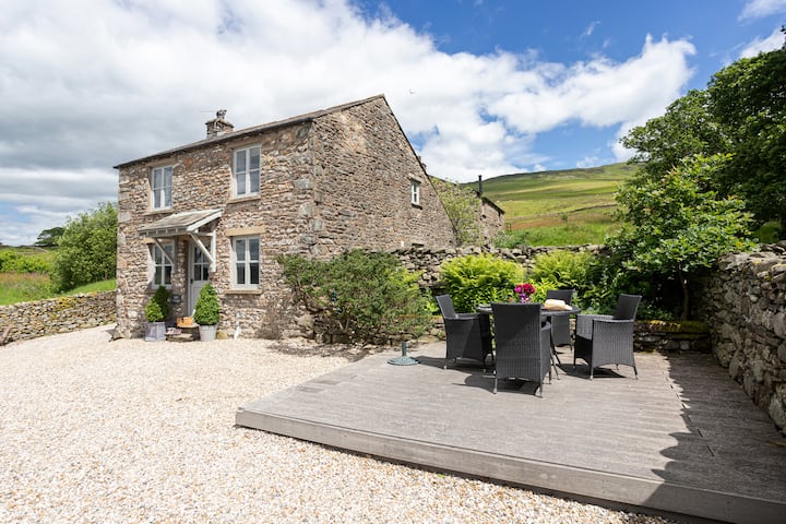 Mill House Cottage
Stunning Location With Views - Kirkby Lonsdale
