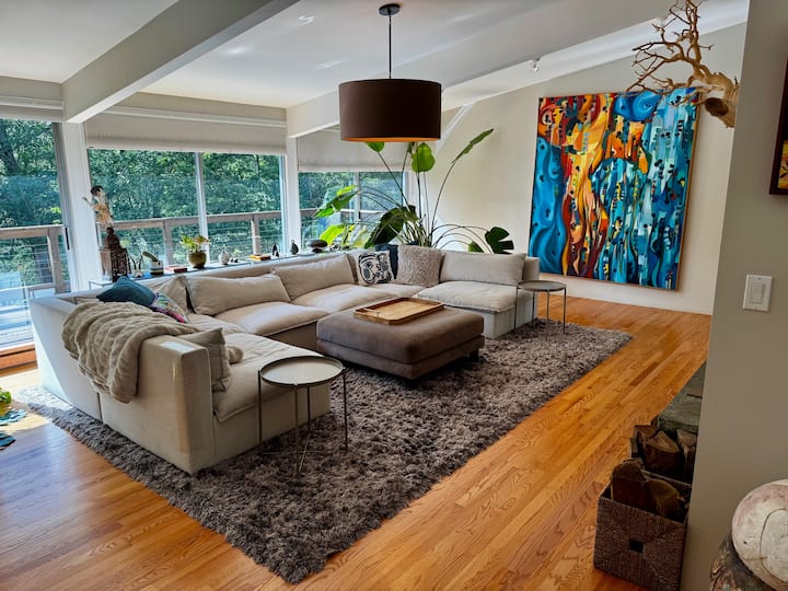 Bright Mid-century Modern 4 Bedroom 3 Bath Beauty - Framingham, MA