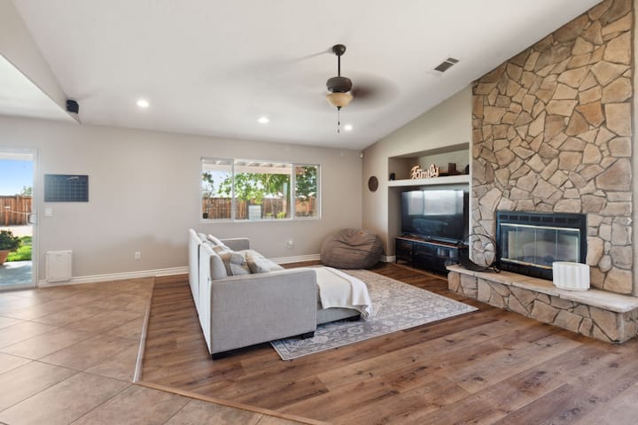 Stunning 4-bedroom 3-bath Home With Desert Views - Apple Valley, CA