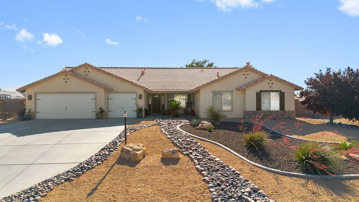 Stunning 4-bedroom 3-bath Home With Desert Views - Apple Valley, CA