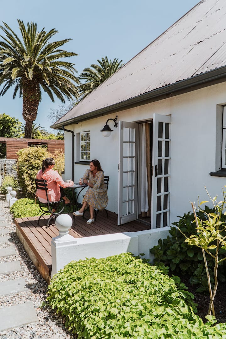 Stellendal River Cottage - Serene & Central - Raithby