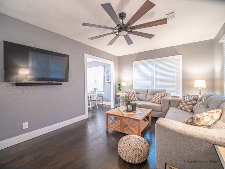 Homey Bungalow Convenient To Marietta And I-75! - Marietta, GA