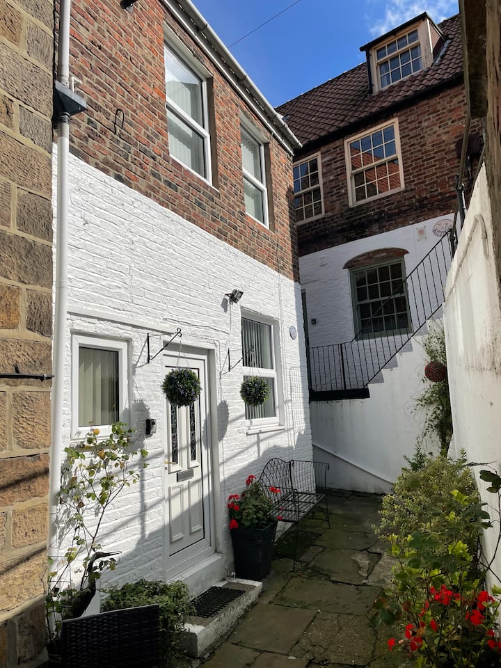 Periwinkle Cottage, Comfortable Cottage In Whitby - Sandsend Beach